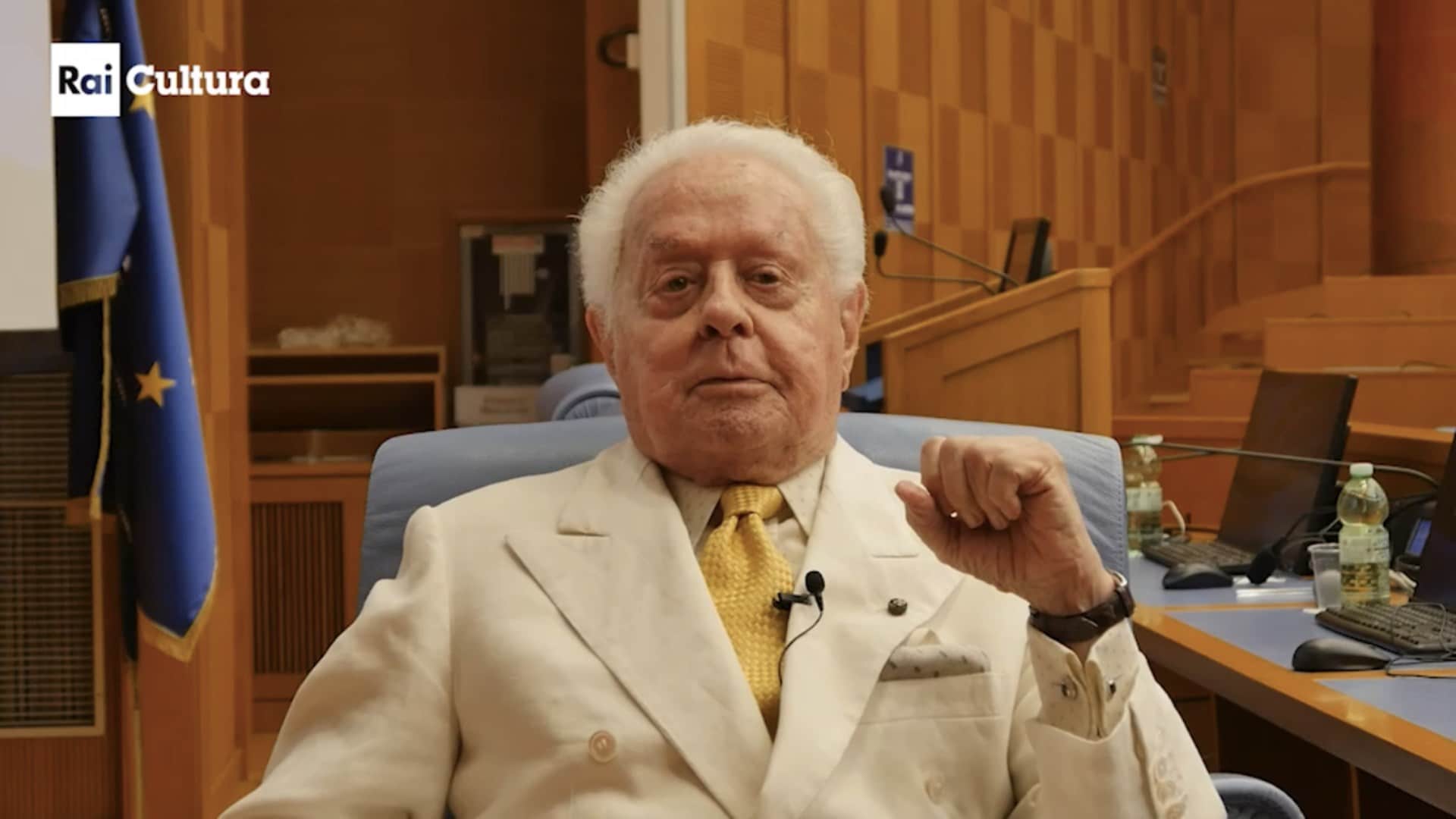 Intervista a Roberto Capucci, stilista | Rai Cultura